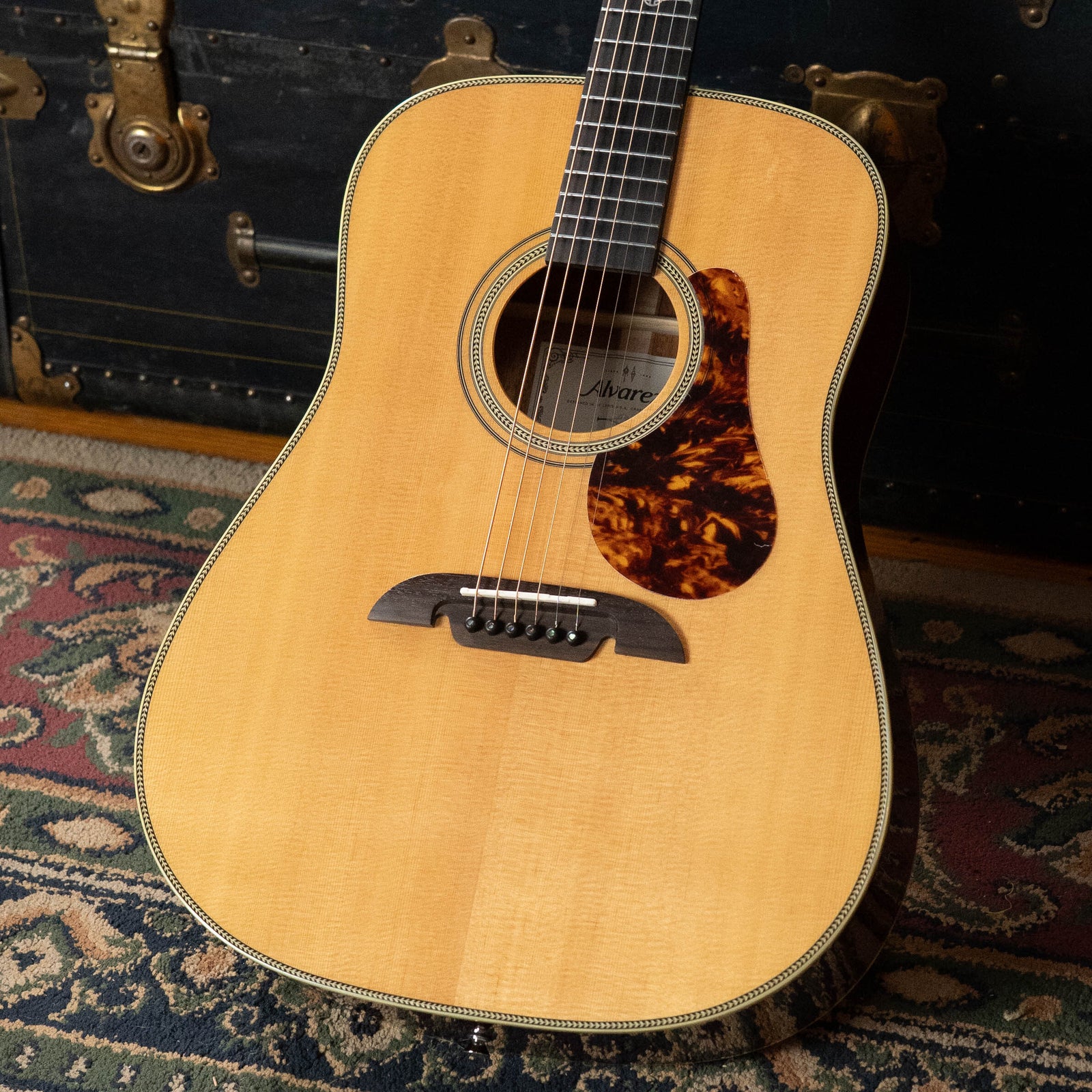 Alvarez & Yairi Guitars | The Acoustic