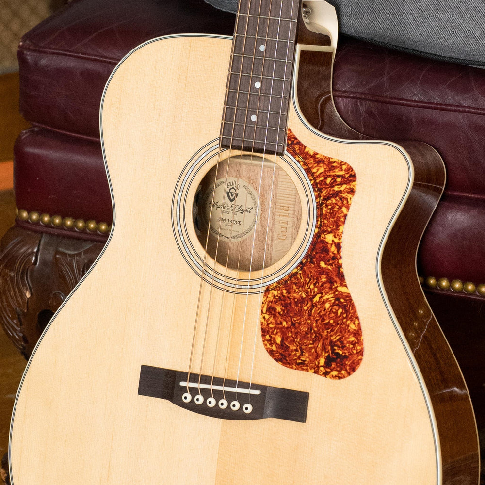 Guild OM-140CE Sitka/African Mahogany Natural OM Cutaway Guitar w/Elec